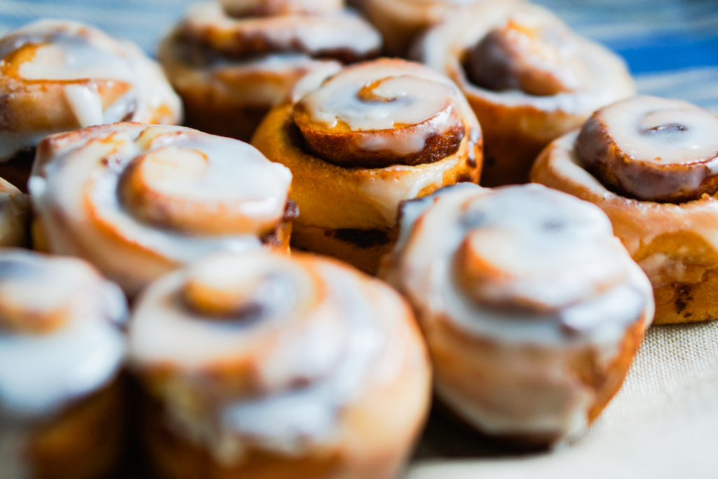 EASIEST CINNAMON ROLLS EVER - Crazy Busy Mama