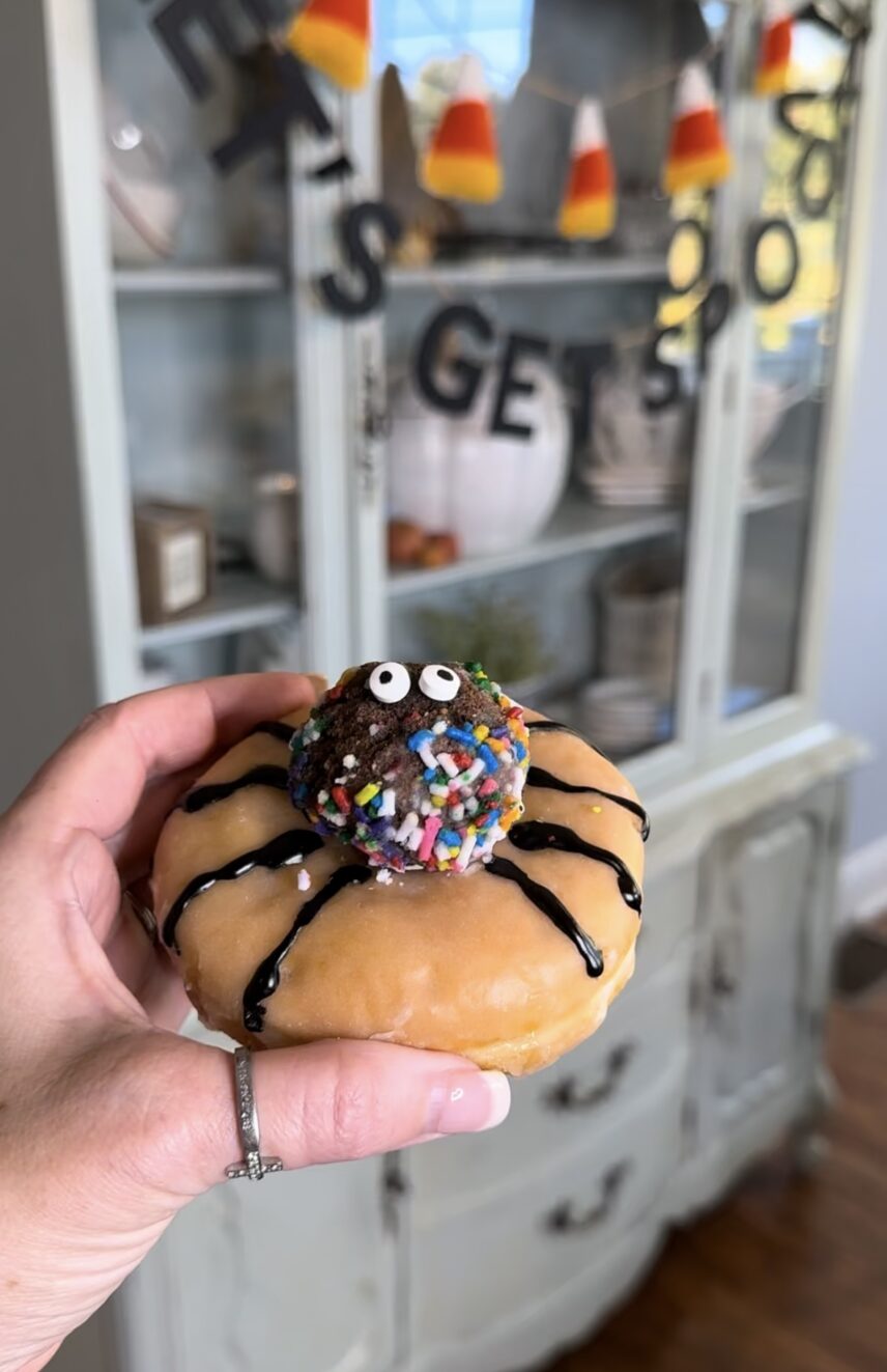Halloween Spider Donuts (VIDEO) - Crazy Busy Mama