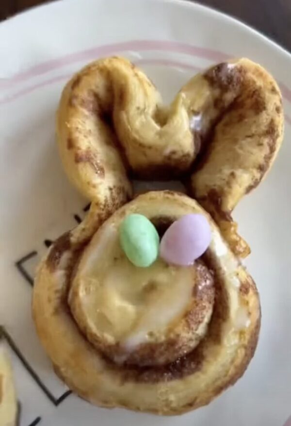 Easy and Adorable Easter Bunny Cinnamon Rolls - Crazy Busy Mama