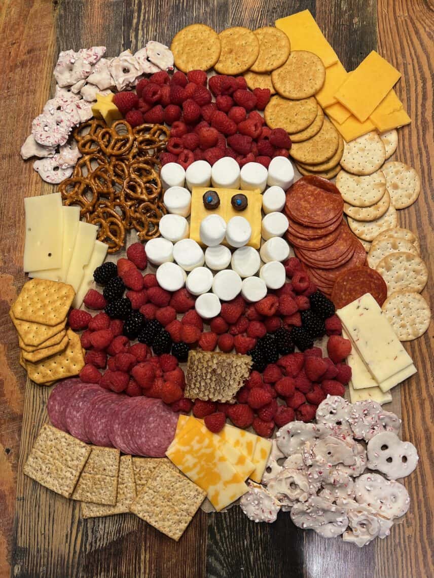 Santa Charcuterie Board – The Cutest Christmas Appetizer You’ll Ever ...